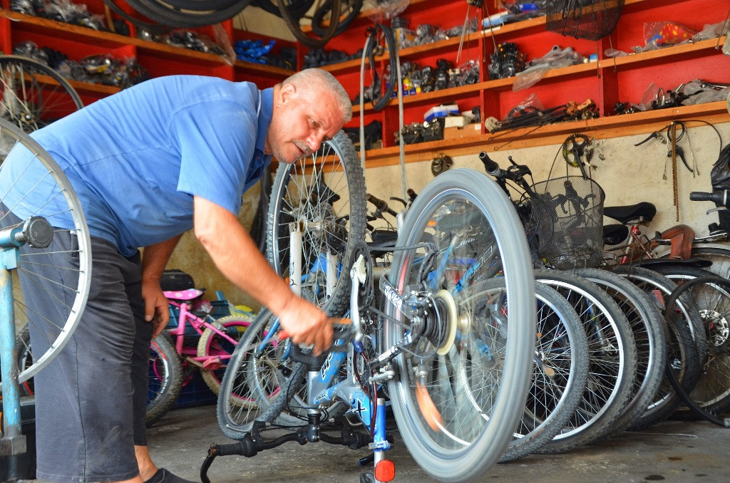 YARIM ASIRDIR BİSİKLETLERE HAYAT VERİYOR