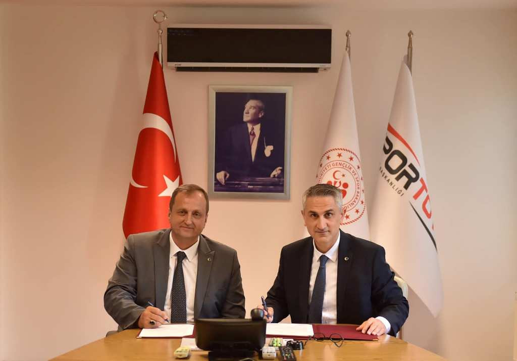 İZNİK, TARİHİNİN EN BÜYÜK SPOR YATIRIMLARINA KAVUŞUYOR