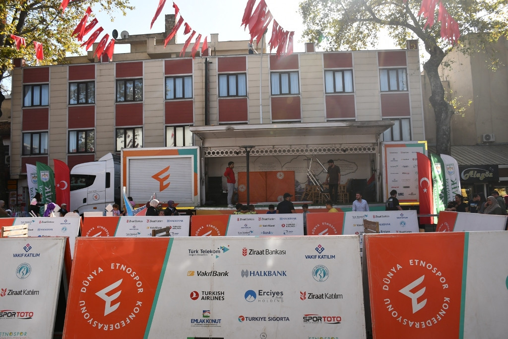 ÇOCUKLAR ETNOTIR İLE DOYASIYA EĞLENDİ